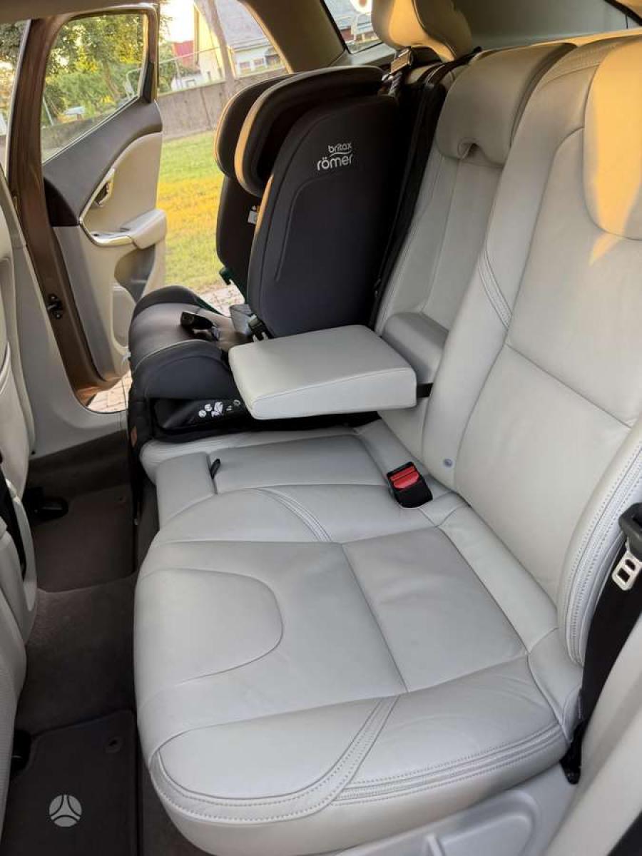 Brown Volvo V40 2014 in Vilnius, with an engine capacity of 1.98 L and mileage of 164 thousand km for 6800 €, photo 14 on AUTOMOTO.COM.LV