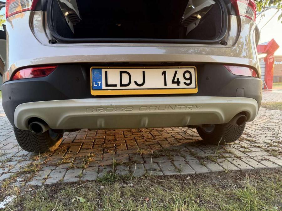 Brown Volvo V40 2014 in Vilnius, with an engine capacity of 1.98 L and mileage of 164 thousand km for 6800 €, photo 19 on AUTOMOTO.COM.LV