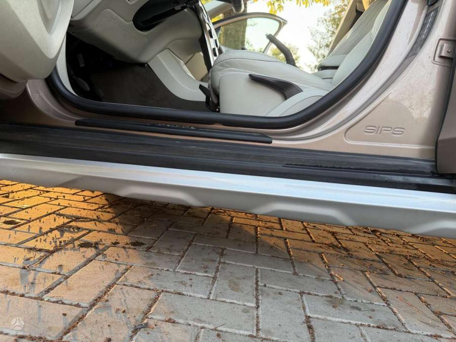 Brown Volvo V40 2014 in Vilnius, with an engine capacity of 1.98 L and mileage of 164 thousand km for 6800 €, photo 20 on AUTOMOTO.COM.LV