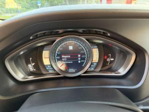 Brown Volvo V40 2014 in Vilnius, with an engine capacity of 1.98 L and mileage of 164 thousand km for 6800 €, photo 22 on AUTOMOTO.COM.LV