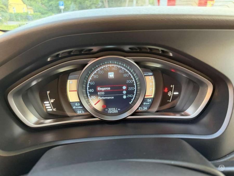 Brown Volvo V40 2014 in Vilnius, with an engine capacity of 1.98 L and mileage of 164 thousand km for 6800 €, photo 22 on AUTOMOTO.COM.LV