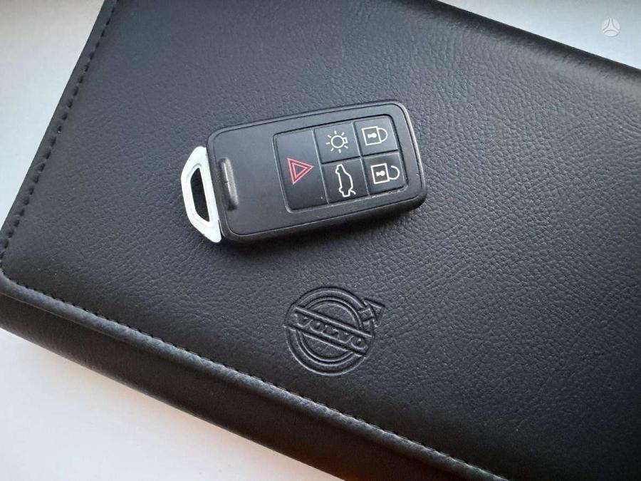 Brown Volvo V40 2014 in Vilnius, with an engine capacity of 1.98 L and mileage of 164 thousand km for 6800 €, photo 32 on AUTOMOTO.COM.LV