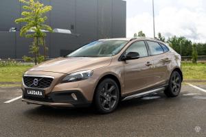 Brown Volvo V40 2014 in Vilnius, with an engine capacity of 1.98 L and mileage of 167 thousand km for 7299 €, photo 3 on AUTOMOTO.COM.LV