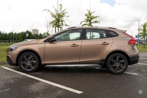 Brown Volvo V40 2014 in Vilnius, with an engine capacity of 1.98 L and mileage of 167 thousand km for 7299 €, photo 4 on AUTOMOTO.COM.LV