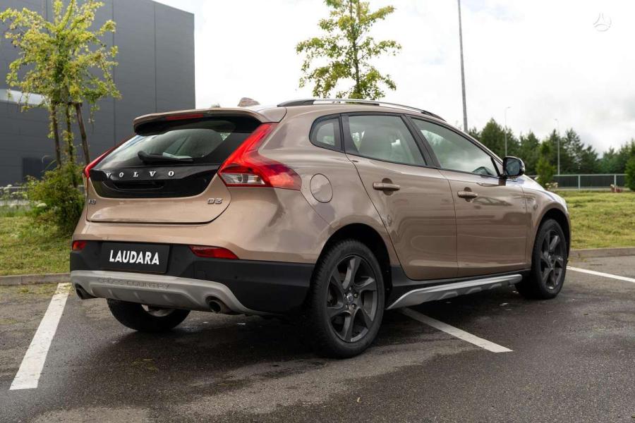 Brown Volvo V40 2014 in Vilnius, with an engine capacity of 1.98 L and mileage of 167 thousand km for 7299 €, photo 8 on AUTOMOTO.COM.LV