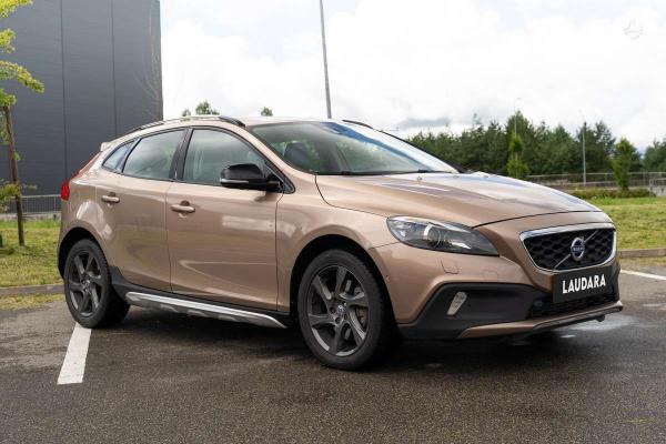 Brown Volvo V40 2014 in Vilnius, with an engine capacity of 1.98 L and mileage of 167 thousand km for 7299 €, photo 9 on AUTOMOTO.COM.LV
