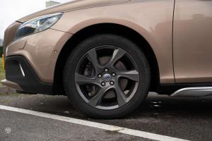 Brown Volvo V40 2014 in Vilnius, with an engine capacity of 1.98 L and mileage of 167 thousand km for 7299 €, photo 13 on AUTOMOTO.COM.LV