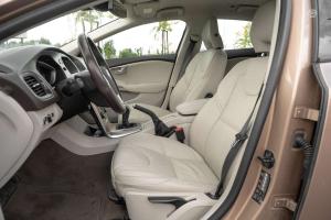 Brown Volvo V40 2014 in Vilnius, with an engine capacity of 1.98 L and mileage of 167 thousand km for 7299 €, photo 14 on AUTOMOTO.COM.LV