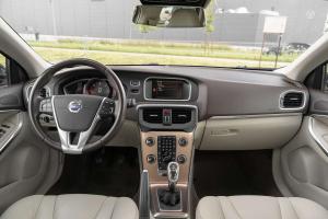 Brown Volvo V40 2014 in Vilnius, with an engine capacity of 1.98 L and mileage of 167 thousand km for 7299 €, photo 15 on AUTOMOTO.COM.LV