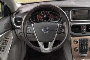 Brown Volvo V40 2014 in Vilnius, with an engine capacity of 1.98 L and mileage of 167 thousand km for 7299 €, photo 18 on AUTOMOTO.COM.LV