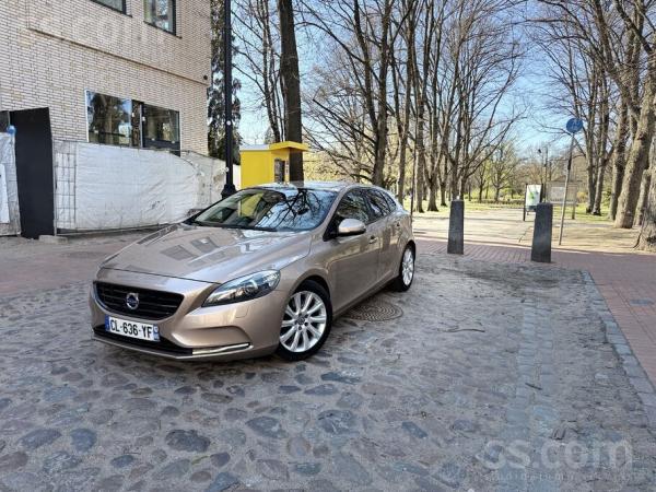 Brūns Volvo V40 2012 Rīga, ar dzinēja tilpumu 2.00 L un nobraukumu 187 tūkst. km par 7490 €, foto 1 vietnē AUTOMOTO.COM.LV