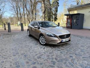 Brown Volvo V40 2012 in Riga, with an engine capacity of 2.00 L and mileage of 187 thousand km for 7490 €, photo 3 on AUTOMOTO.COM.LV