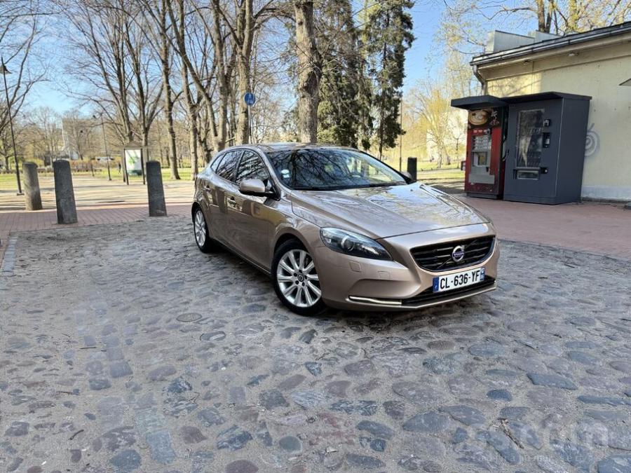 Brown Volvo V40 2012 in Riga, with an engine capacity of 2.00 L and mileage of 187 thousand km for 7490 €, photo 3 on AUTOMOTO.COM.LV