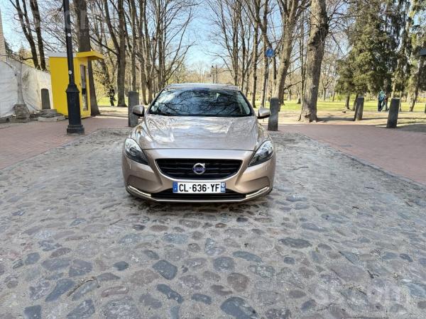 Brūns Volvo V40 2012 Rīga, ar dzinēja tilpumu 2.00 L un nobraukumu 187 tūkst. km par 7490 €, foto 3 vietnē AUTOMOTO.COM.LV