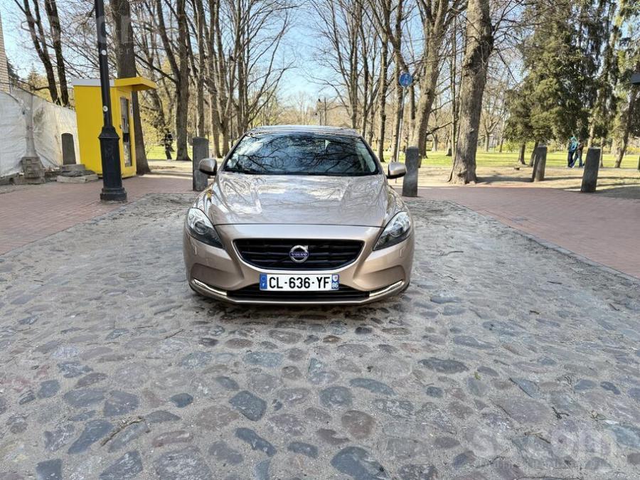 Brown Volvo V40 2012 in Riga, with an engine capacity of 2.00 L and mileage of 187 thousand km for 7490 €, photo 4 on AUTOMOTO.COM.LV
