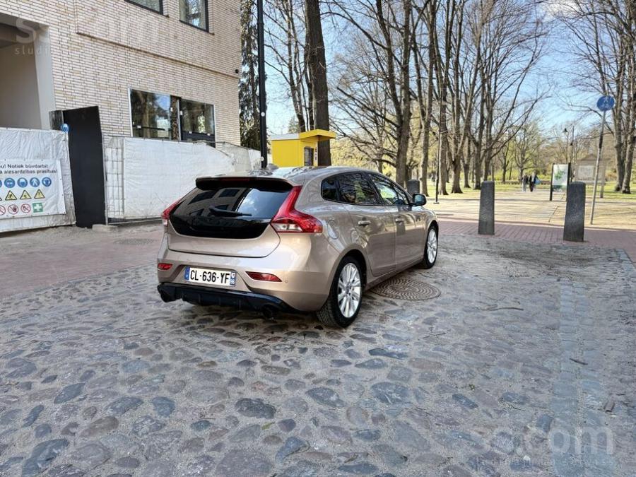 Brown Volvo V40 2012 in Riga, with an engine capacity of 2.00 L and mileage of 187 thousand km for 7490 €, photo 5 on AUTOMOTO.COM.LV