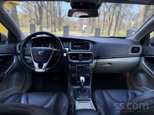 Brown Volvo V40 2012 in Riga, with an engine capacity of 2.00 L and mileage of 187 thousand km for 7490 €, photo 7 on AUTOMOTO.COM.LV