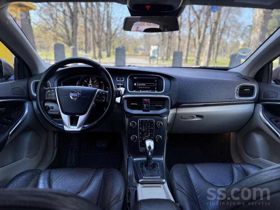 Brown Volvo V40 2012 in Riga, with an engine capacity of 2.00 L and mileage of 187 thousand km for 7490 €, photo 7 on AUTOMOTO.COM.LV