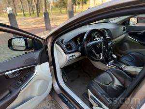 Brown Volvo V40 2012 in Riga, with an engine capacity of 2.00 L and mileage of 187 thousand km for 7490 €, photo 8 on AUTOMOTO.COM.LV