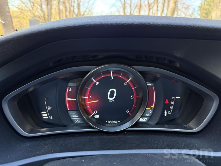 Brown Volvo V40 2012 in Riga, with an engine capacity of 2.00 L and mileage of 187 thousand km for 7490 €, photo 12 on AUTOMOTO.COM.LV