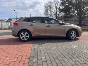 Brūns Volvo V40 2012 Kuldīga, ar dzinēja tilpumu 1.60 L un nobraukumu 245 tūkst. km par 6200 €, foto 4 vietnē AUTOMOTO.COM.LV