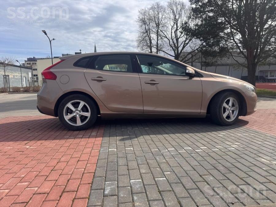 Brūns Volvo V40 2012 Kuldīga, ar dzinēja tilpumu 1.60 L un nobraukumu 245 tūkst. km par 6200 €, foto 4 vietnē AUTOMOTO.COM.LV