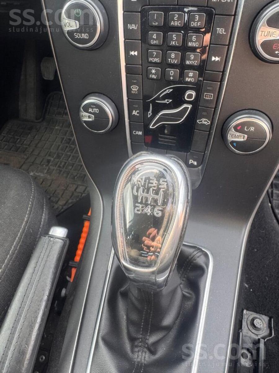 Brūns Volvo V40 2012 Kuldīga, ar dzinēja tilpumu 1.60 L un nobraukumu 245 tūkst. km par 6200 €, foto 8 vietnē AUTOMOTO.COM.LV