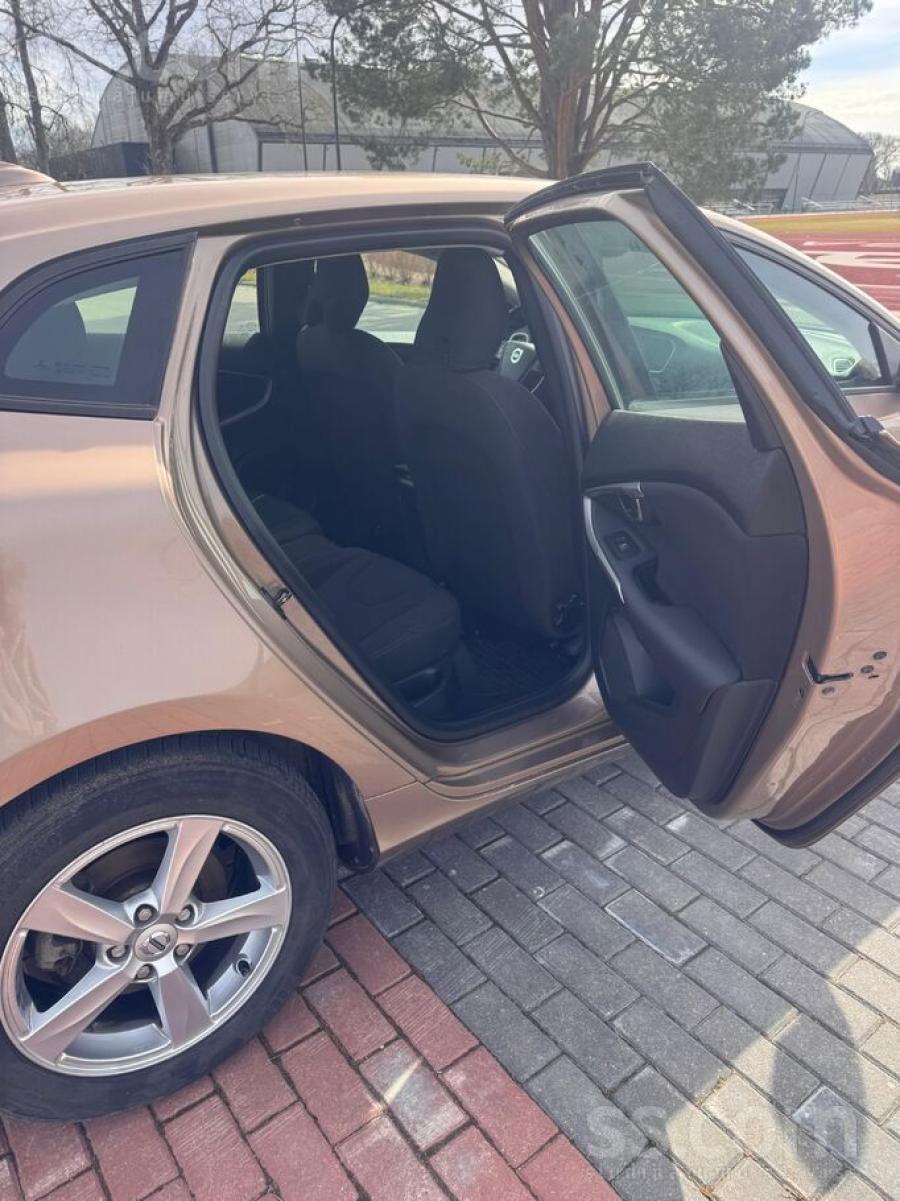 Brūns Volvo V40 2012 Kuldīga, ar dzinēja tilpumu 1.60 L un nobraukumu 245 tūkst. km par 6200 €, foto 10 vietnē AUTOMOTO.COM.LV