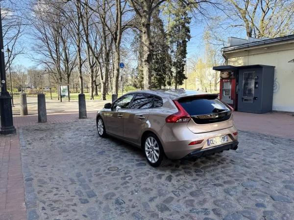 Brown Volvo V40 2012 in Riga, with an engine capacity of 2.00 L and mileage of 187 thousand km for 7490 €, photo 4 on AUTOMOTO.COM.LV