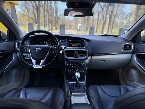 Brown Volvo V40 2012 in Riga, with an engine capacity of 2.00 L and mileage of 187 thousand km for 7490 €, photo 7 on AUTOMOTO.COM.LV