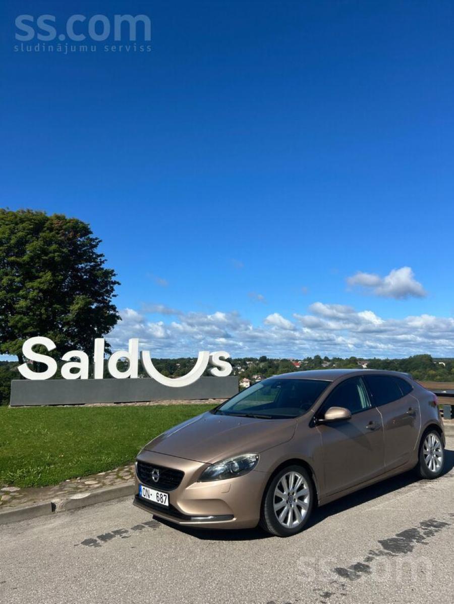 Brown Volvo V40 2012 in Saldus, with an engine capacity of 2.00 L and mileage of 189 thousand km for 8000 €, photo 1 on AUTOMOTO.COM.LV