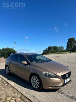 Brown Volvo V40 2012 in Saldus, with an engine capacity of 2.00 L and mileage of 189 thousand km for 8000 €, photo 3 on AUTOMOTO.COM.LV