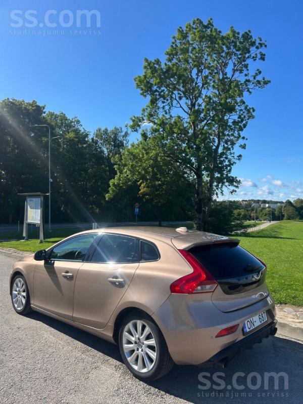 Brūns Volvo V40 2012 Saldus, ar dzinēja tilpumu 2.00 L un nobraukumu 189 tūkst. km par 8000 €, foto 4 vietnē AUTOMOTO.COM.LV