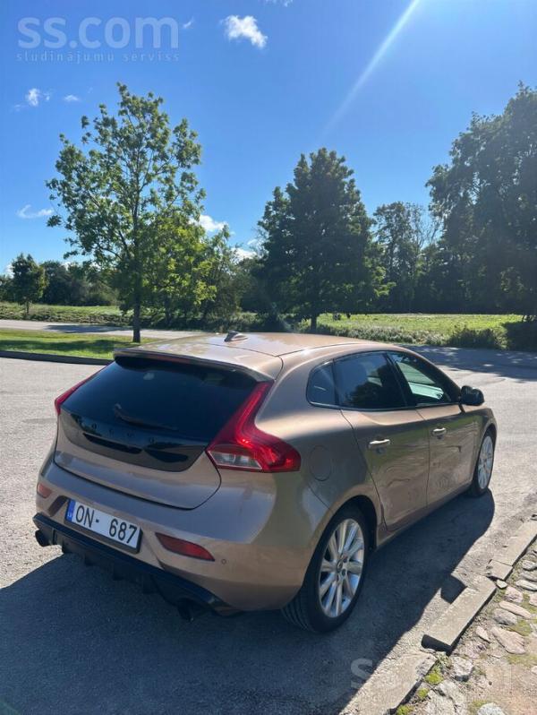 Brūns Volvo V40 2012 Saldus, ar dzinēja tilpumu 2.00 L un nobraukumu 189 tūkst. km par 8000 €, foto 5 vietnē AUTOMOTO.COM.LV