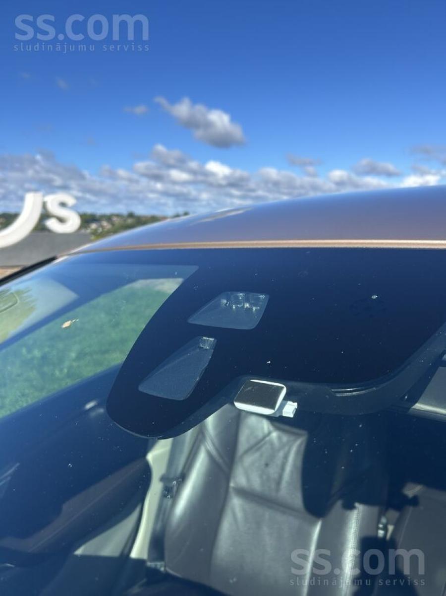 Brown Volvo V40 2012 in Saldus, with an engine capacity of 2.00 L and mileage of 189 thousand km for 8000 €, photo 7 on AUTOMOTO.COM.LV