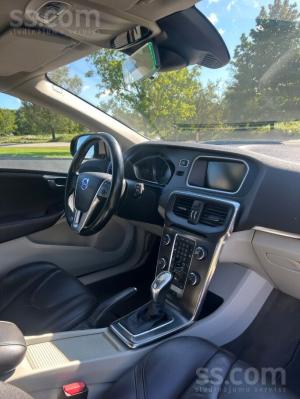 Brown Volvo V40 2012 in Saldus, with an engine capacity of 2.00 L and mileage of 189 thousand km for 8000 €, photo 9 on AUTOMOTO.COM.LV