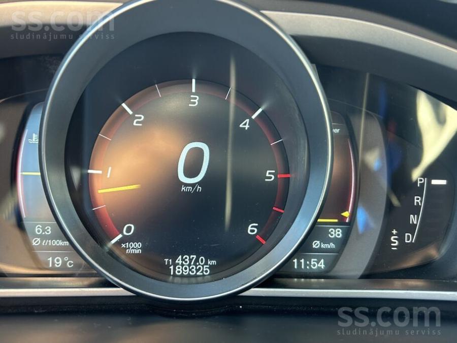 Brown Volvo V40 2012 in Saldus, with an engine capacity of 2.00 L and mileage of 189 thousand km for 8000 €, photo 10 on AUTOMOTO.COM.LV