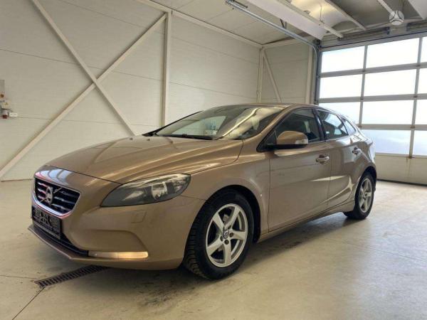 Brown Volvo V40 2013 in Radviliskis, with an engine capacity of 1.56 L and mileage of 0 thousand km for 3750 €, photo 1 on AUTOMOTO.COM.LV