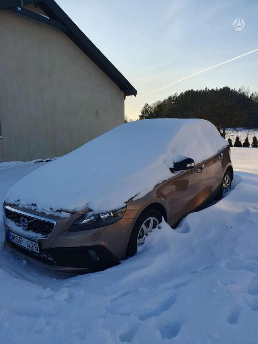 Brown Volvo V40 2013 in Silute, with an engine capacity of 1.60 L and mileage of 185 thousand km for 7600 €, photo 1 on AUTOMOTO.COM.LV