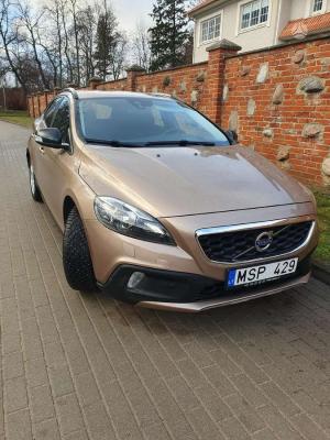 Brown Volvo V40 2013 in Silute, with an engine capacity of 1.60 L and mileage of 185 thousand km for 7600 €, photo 9 on AUTOMOTO.COM.LV