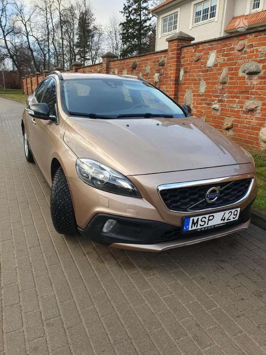 Brown Volvo V40 2013 in Silute, with an engine capacity of 1.60 L and mileage of 185 thousand km for 7600 €, photo 9 on AUTOMOTO.COM.LV