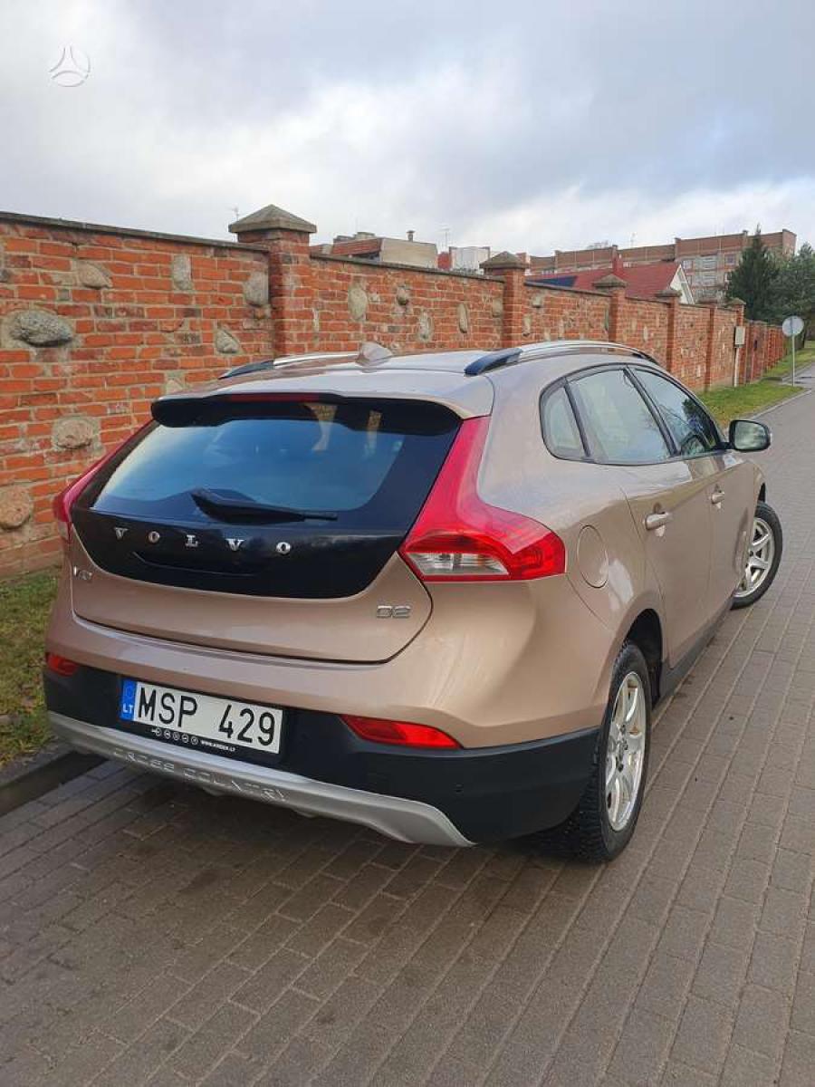 Brown Volvo V40 2013 in Silute, with an engine capacity of 1.60 L and mileage of 185 thousand km for 7600 €, photo 10 on AUTOMOTO.COM.LV