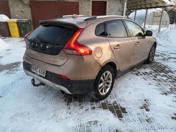 Brown Volvo V40 2013 in Siauliai, with an engine capacity of 1.98 L and mileage of 242 thousand km for 4750 €, photo 4 on AUTOMOTO.COM.LV