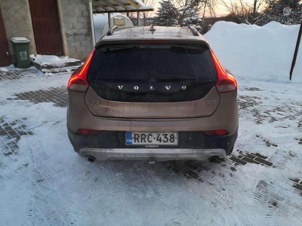 Brown Volvo V40 2013 in Siauliai, with an engine capacity of 1.98 L and mileage of 242 thousand km for 4750 €, photo 5 on AUTOMOTO.COM.LV