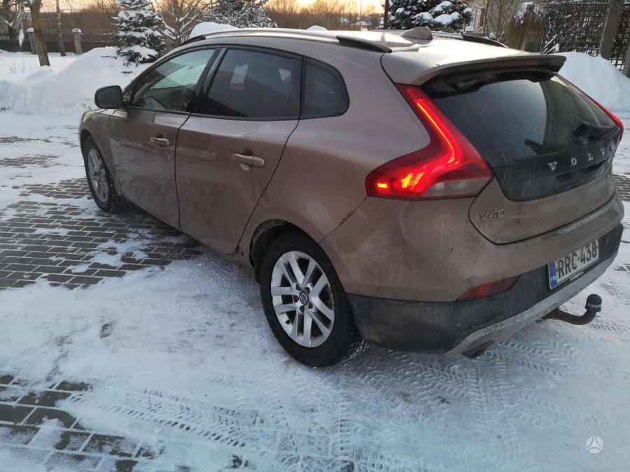 Brūns Volvo V40 2013 Šauļi, ar dzinēja tilpumu 1.98 L un nobraukumu 242 tūkst. km par 4750 €, foto 6 vietnē AUTOMOTO.COM.LV
