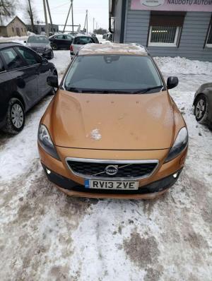 Brown Volvo V40 2013 in Taurage, with an engine capacity of 2.00 L and mileage of 200 thousand km for 3150 €, photo 2 on AUTOMOTO.COM.LV