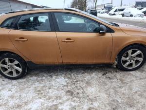 Brown Volvo V40 2013 in Taurage, with an engine capacity of 2.00 L and mileage of 200 thousand km for 3150 €, photo 6 on AUTOMOTO.COM.LV