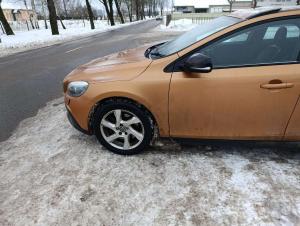 Brown Volvo V40 2013 in Taurage, with an engine capacity of 2.00 L and mileage of 200 thousand km for 3150 €, photo 8 on AUTOMOTO.COM.LV