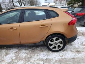 Brown Volvo V40 2013 in Taurage, with an engine capacity of 2.00 L and mileage of 200 thousand km for 3150 €, photo 10 on AUTOMOTO.COM.LV