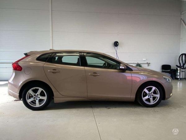 Brūns Volvo V40 2013 Radviliškis, ar dzinēja tilpumu 1.56 L un nobraukumu 0 tūkst. km par 3750 €, foto 7 vietnē AUTOMOTO.COM.LV